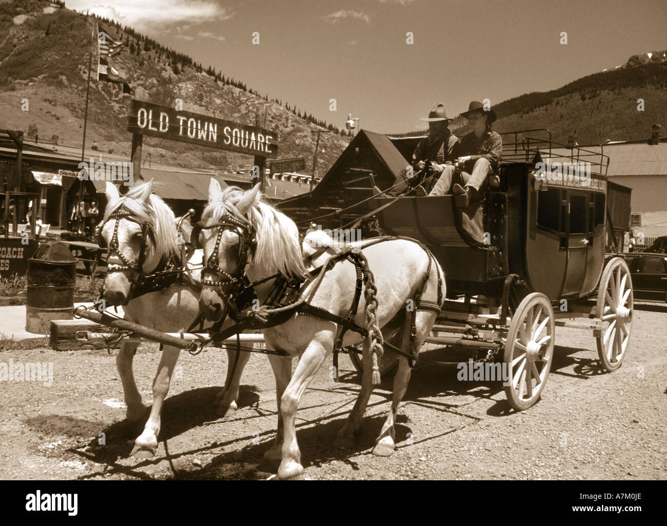 Stagecoach and cowboys hi-res stock photography and images - Alamy