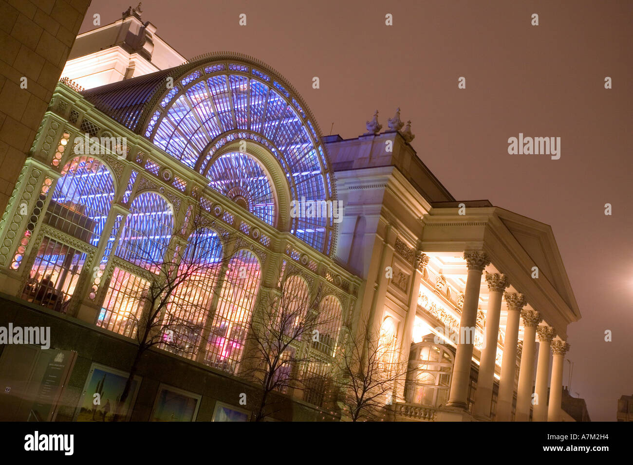 Royal opera house covent stage hi-res stock photography and images - Alamy