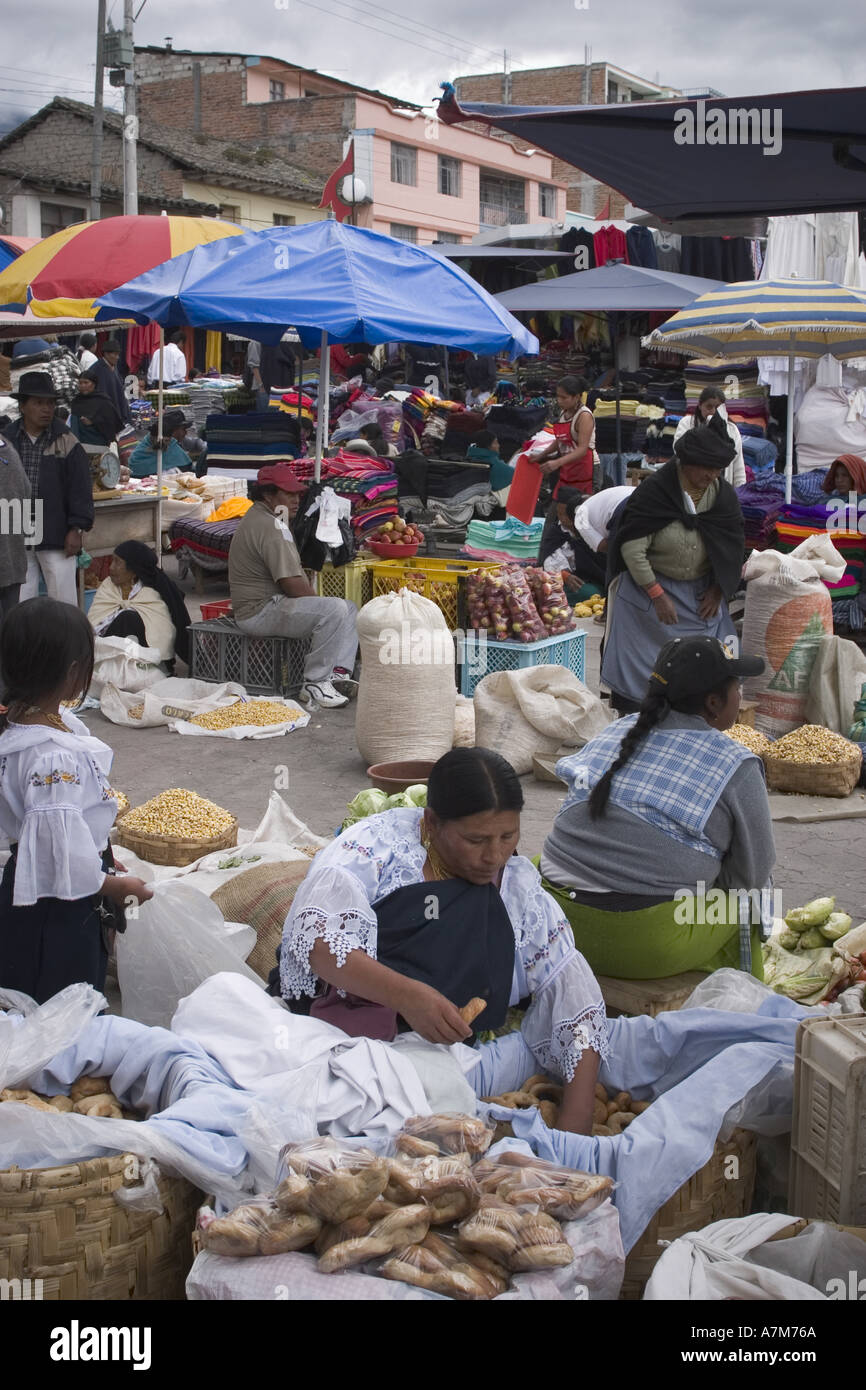 Group of native trading merchants hi-res stock photography and images ...