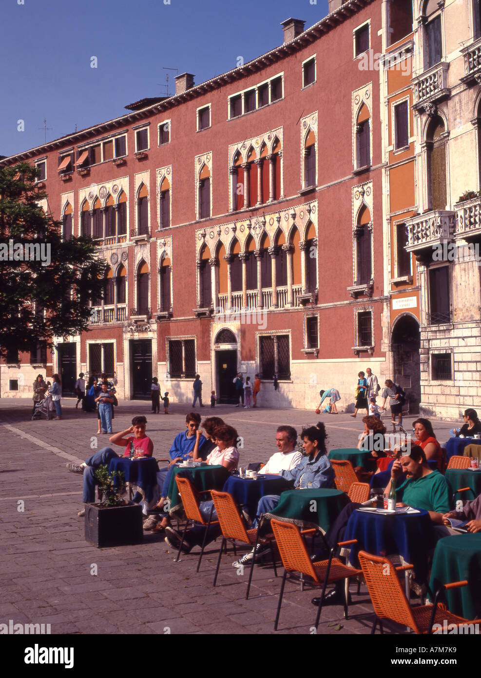 Italy Venice piazza cafe people street scene Stock Photo - Alamy