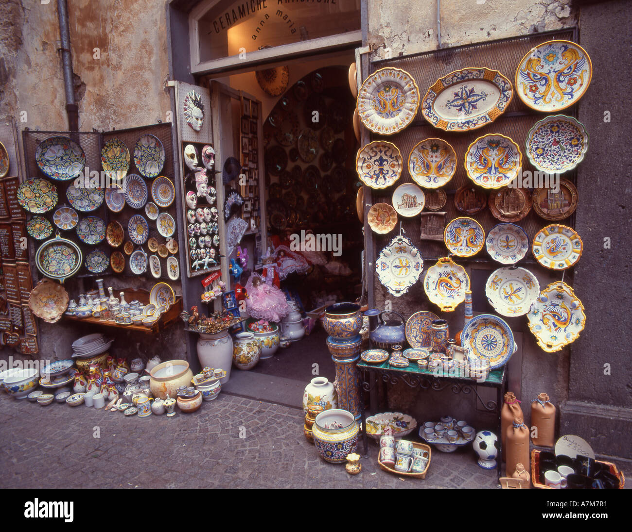 Ceramics shop orvieto umbria italy hi-res stock photography and images ...