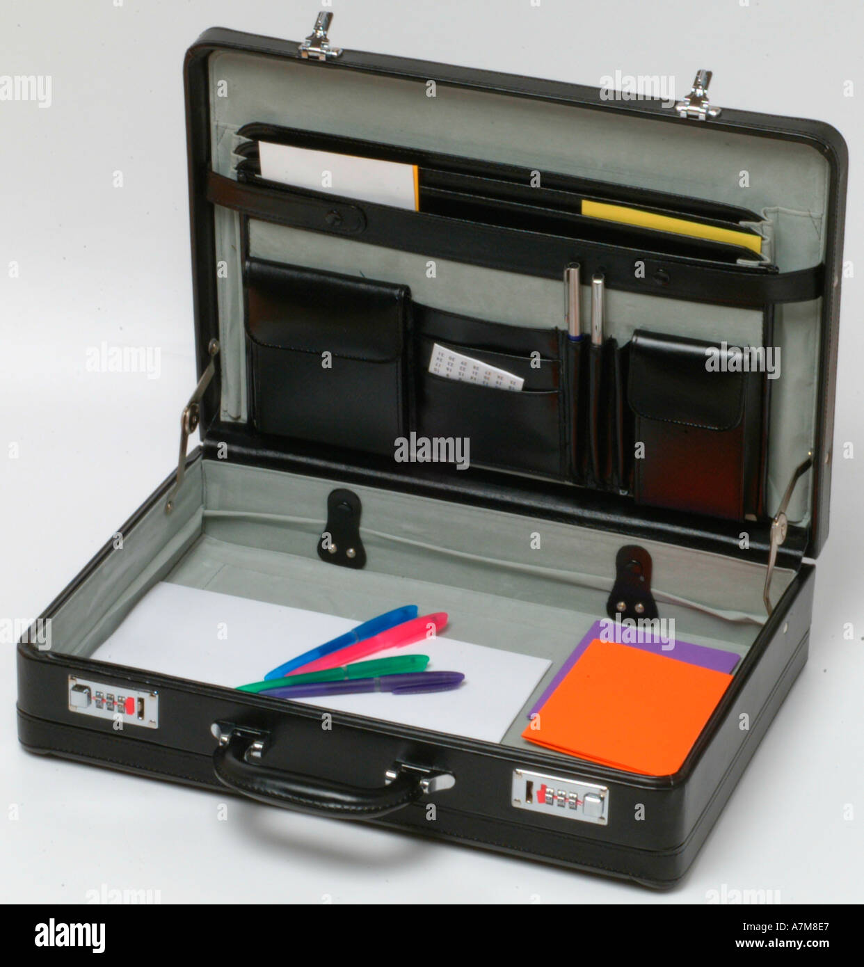 Brief case hi-res stock photography and images - Alamy