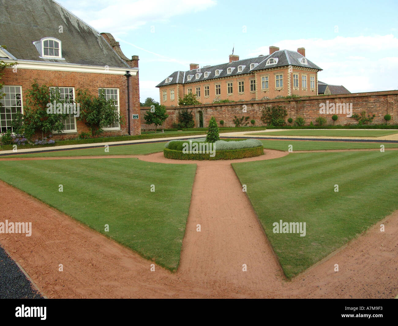 Garden at tredegar house hi-res stock photography and images - Alamy