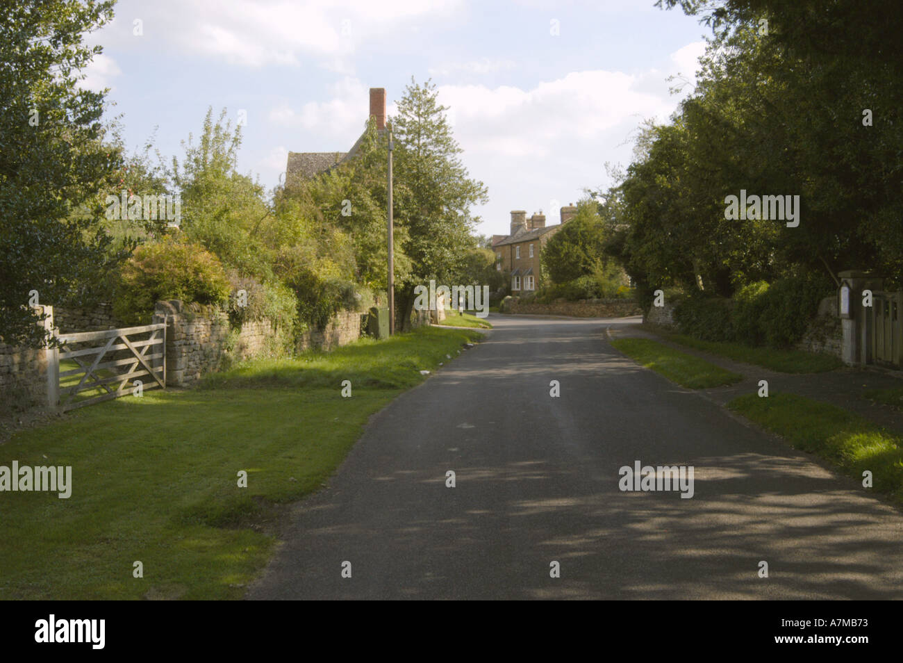 Little tew village hi-res stock photography and images - Alamy