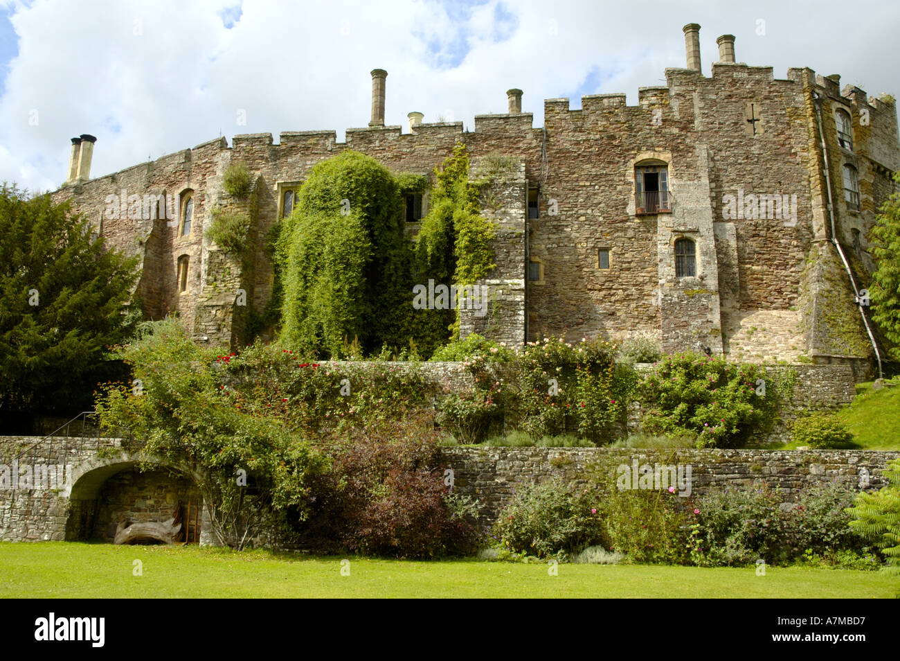 Berkeley castle hi-res stock photography and images - Alamy