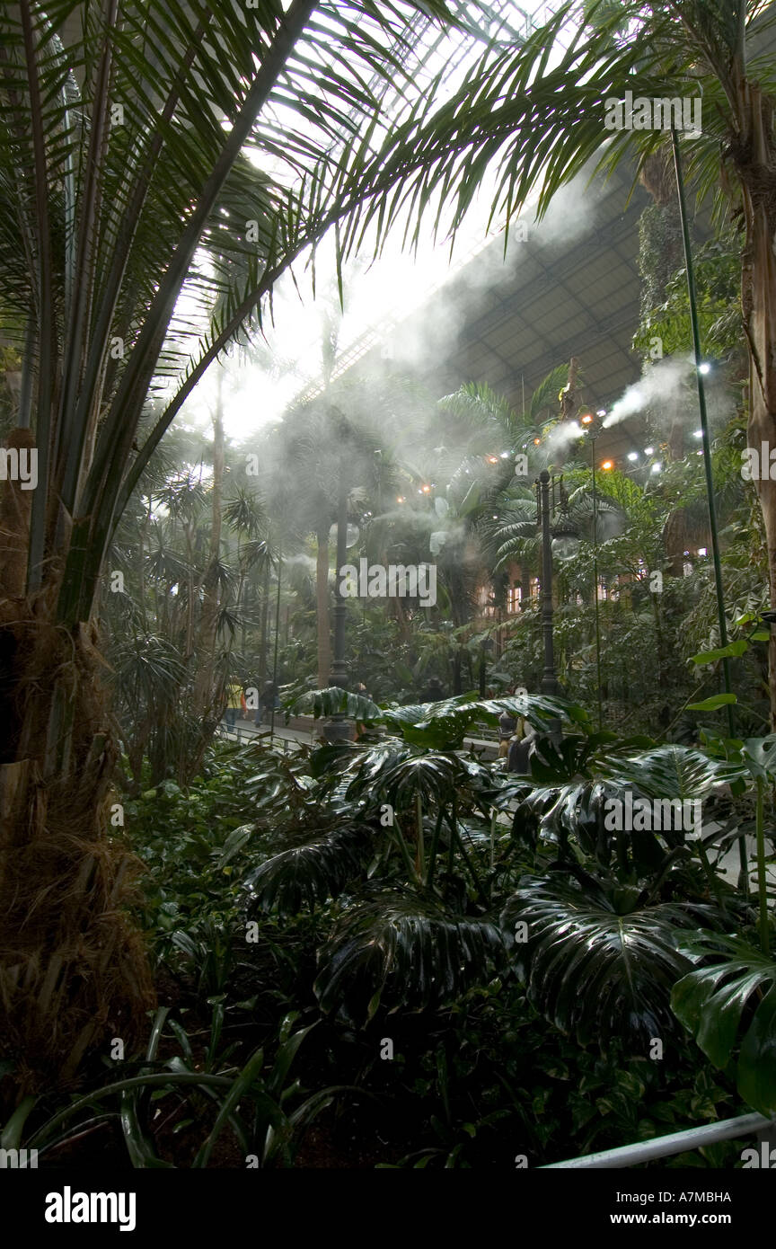 Botanic railway station hi-res stock photography and images - Alamy