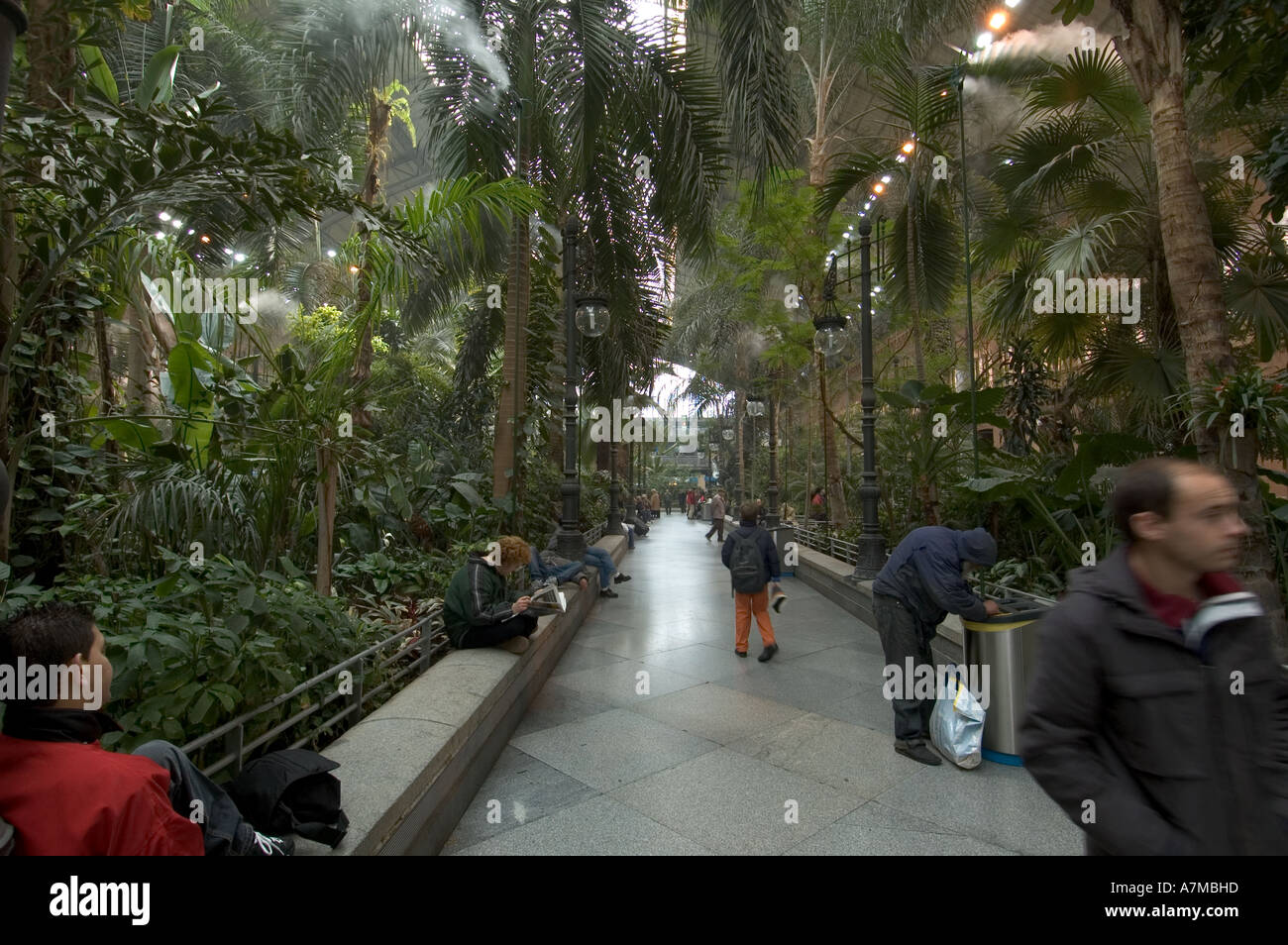 Botanic railway station hi-res stock photography and images - Alamy