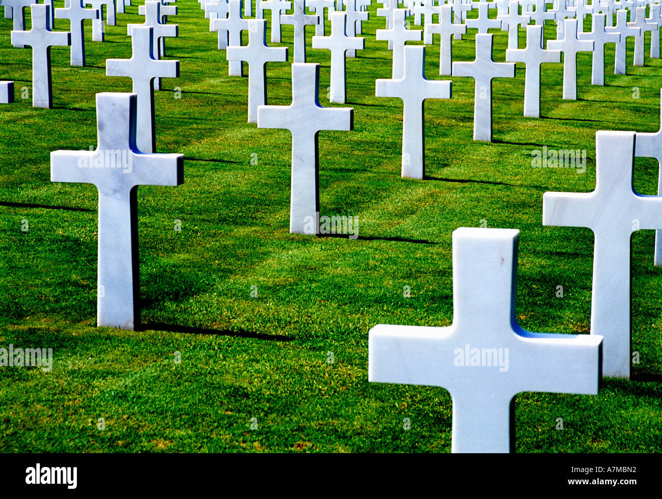 Cross shaped tombstone hi-res stock photography and images - Alamy