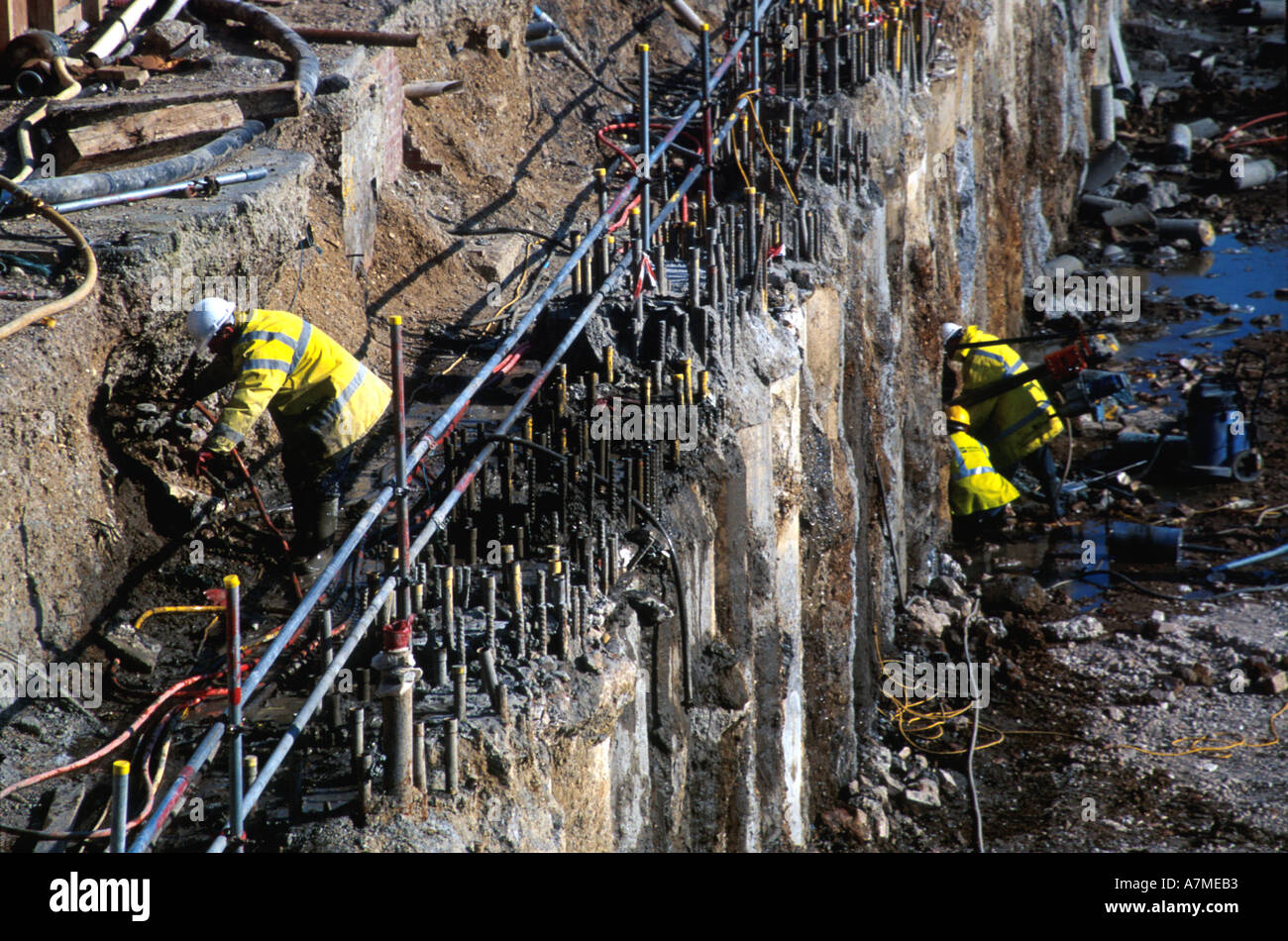 Labourer on london building site hi-res stock photography and images ...