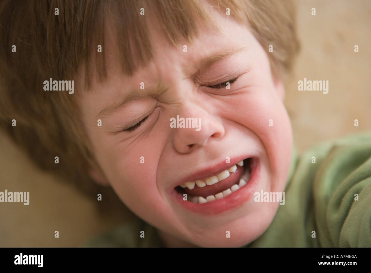 Young boy crying Stock Photo - Alamy