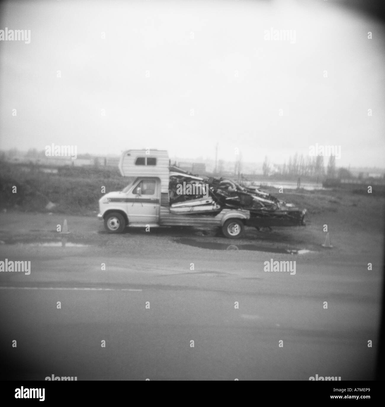 Abandoned camper van Stock Photo - Alamy