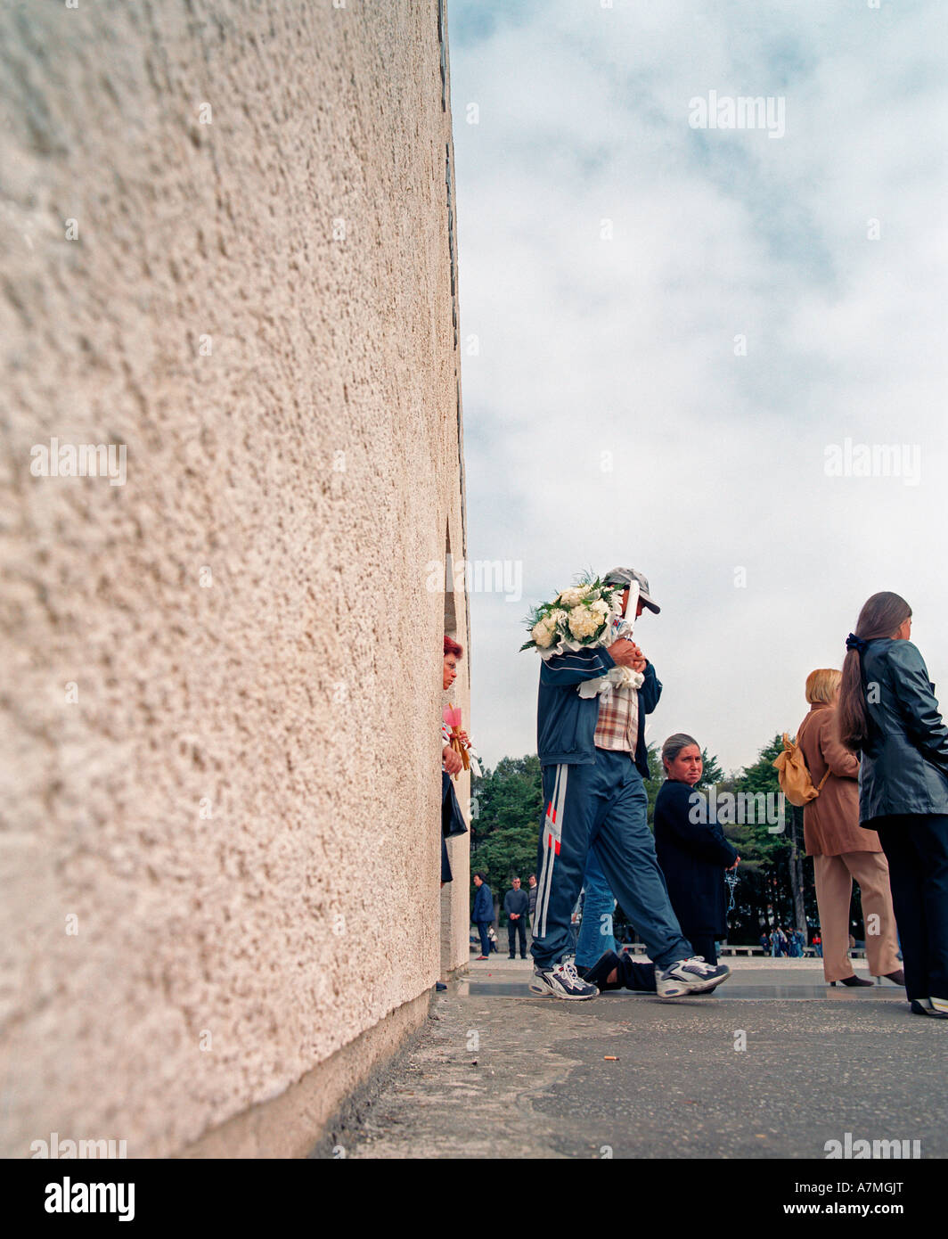 Catholic faithful crawl on hands and knees in pilgrimage to the statue ...