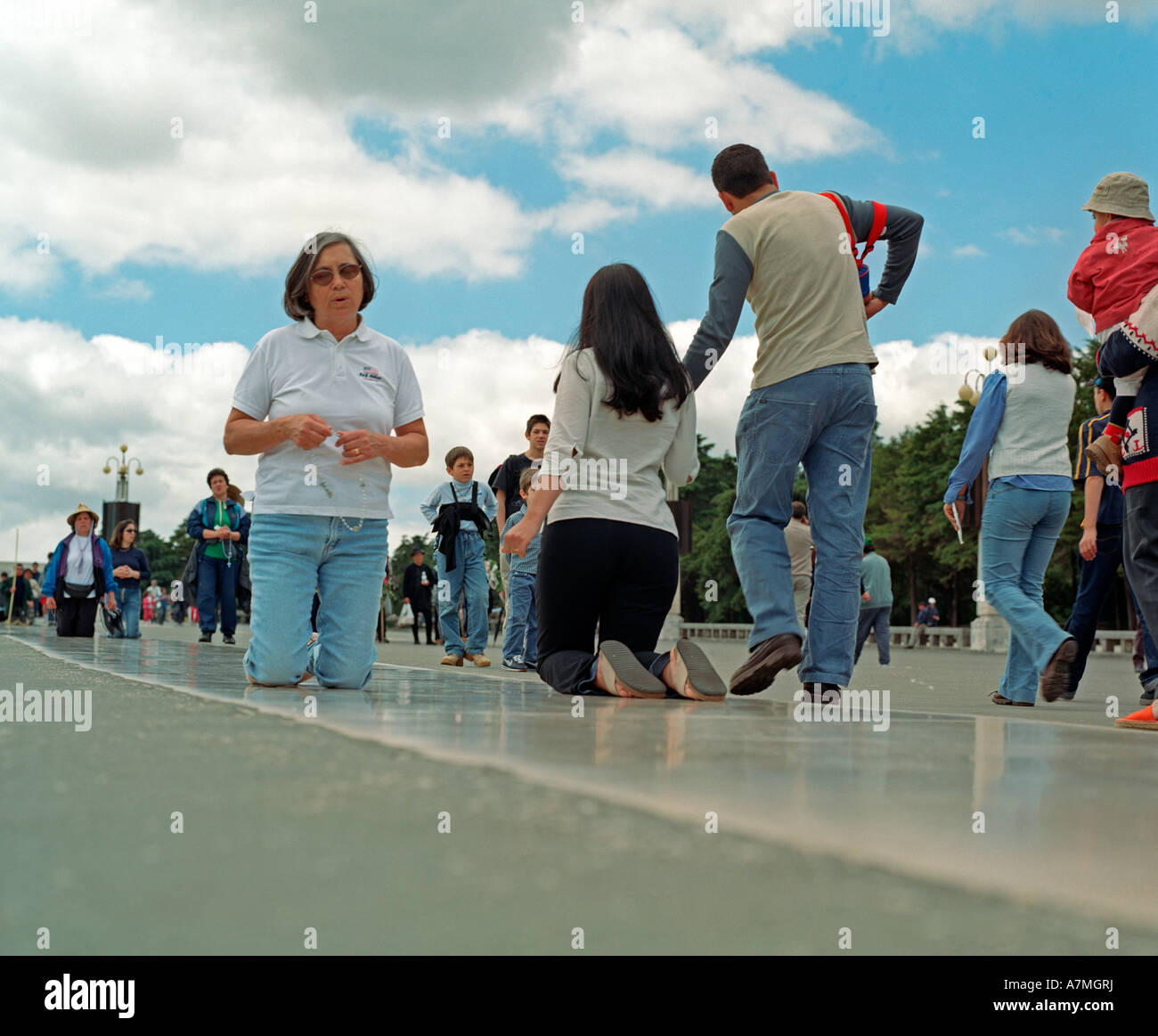 Catholic faithful crawl on hands and knees in pilgrimage to the statue ...