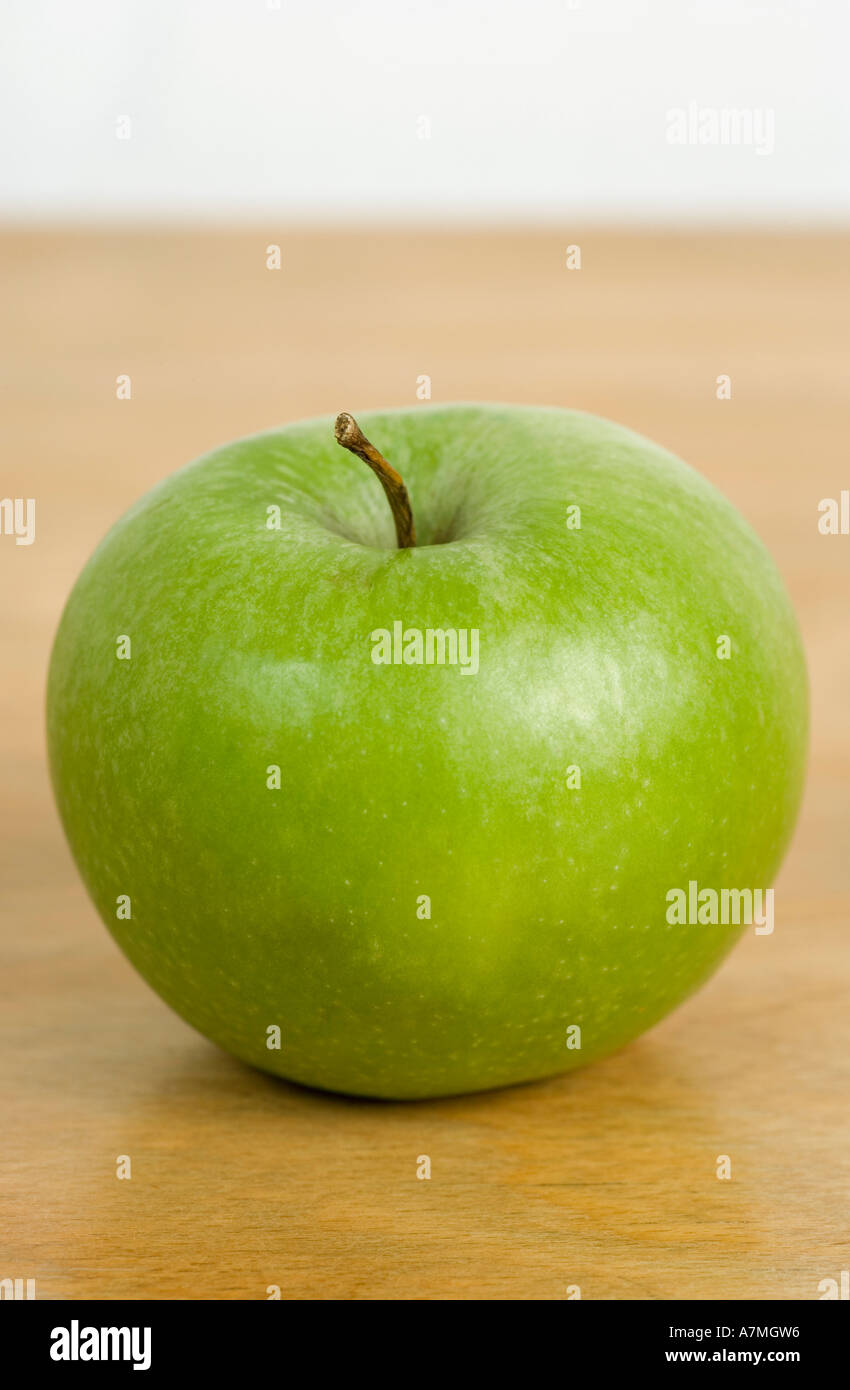 A green apple Stock Photo - Alamy