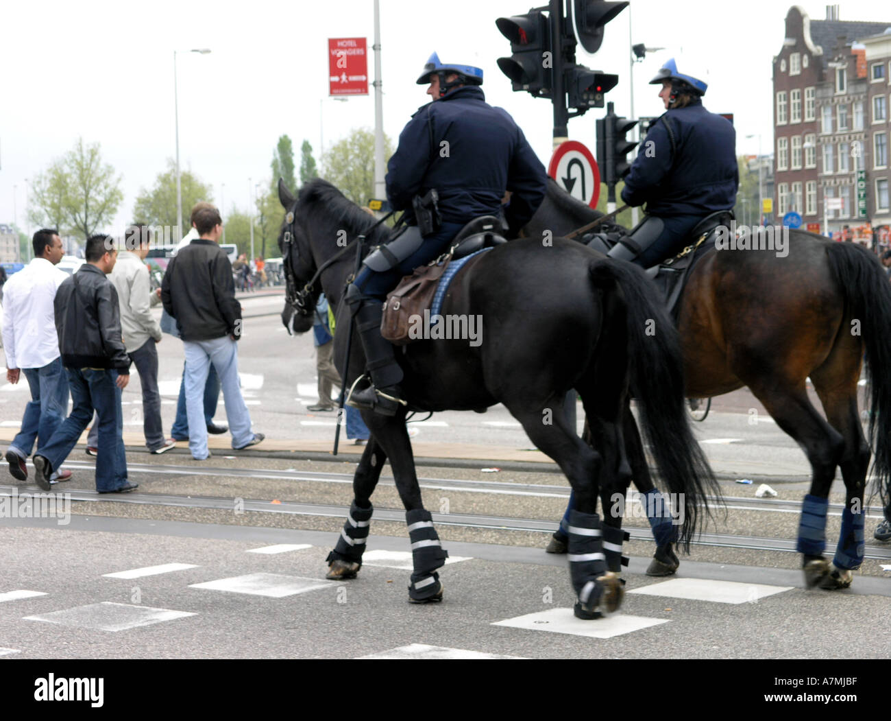 Mounted police on duty in Amsterdam Stock Photo - Alamy