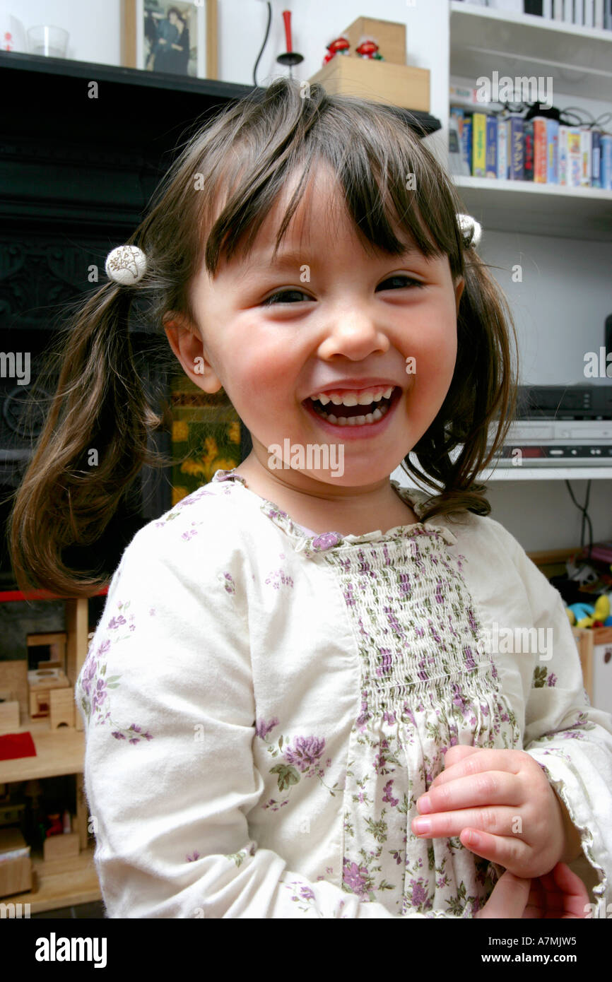 A little girl smiling Stock Photo - Alamy