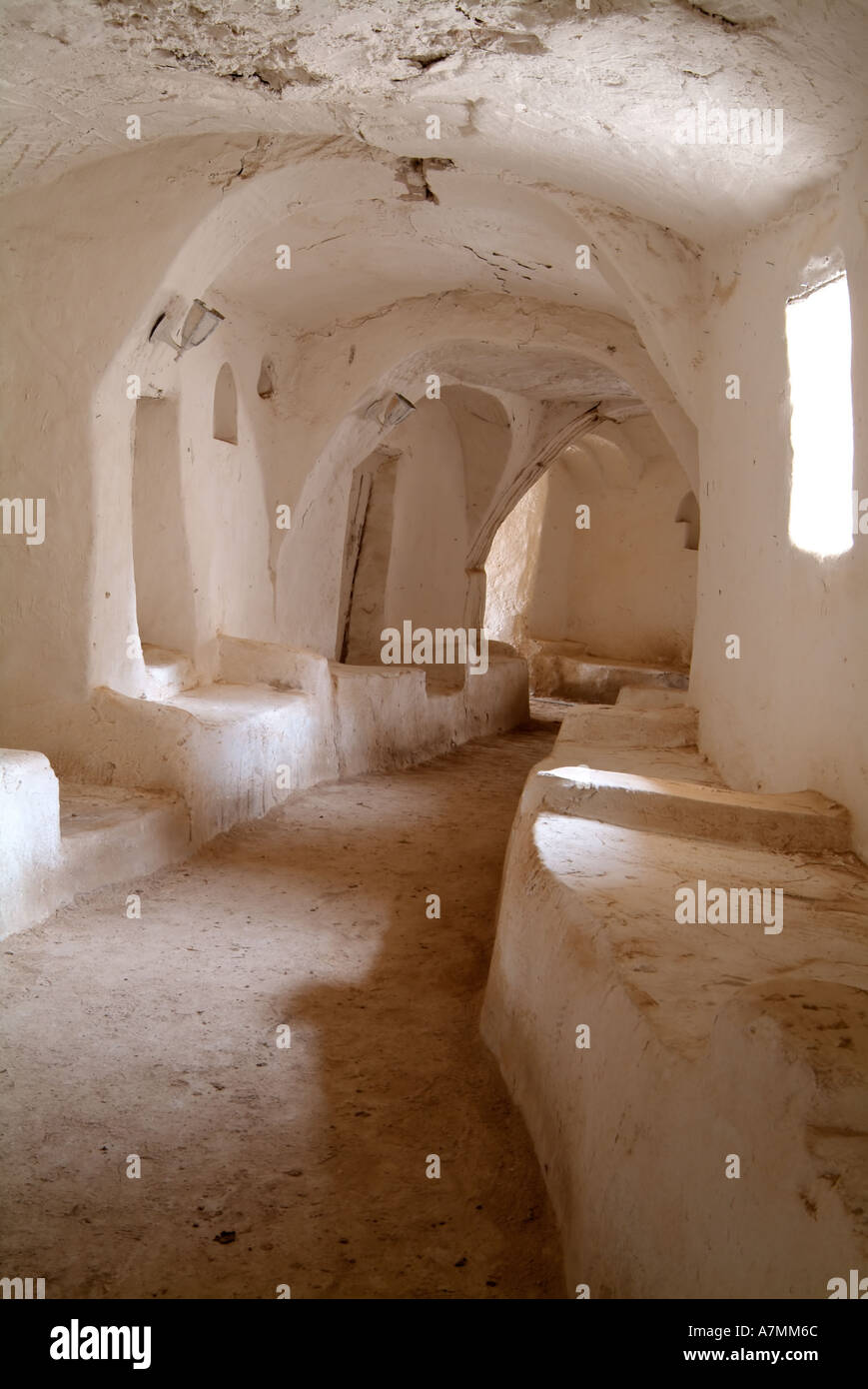 Narrow alleyway in the old town, Ghadames, Libya Stock Photo - Alamy