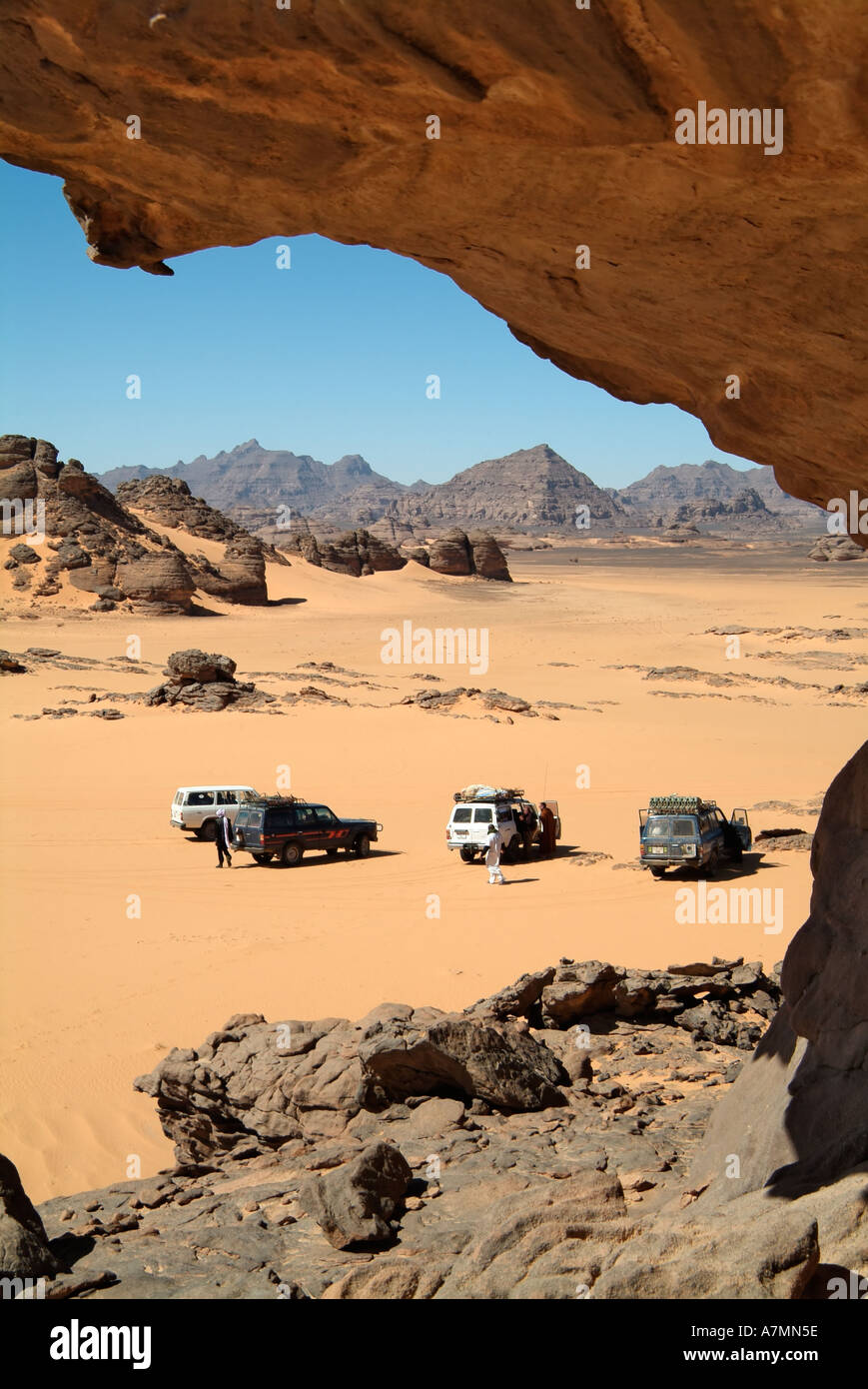 Car in libyan desert libya hi-res stock photography and images - Alamy