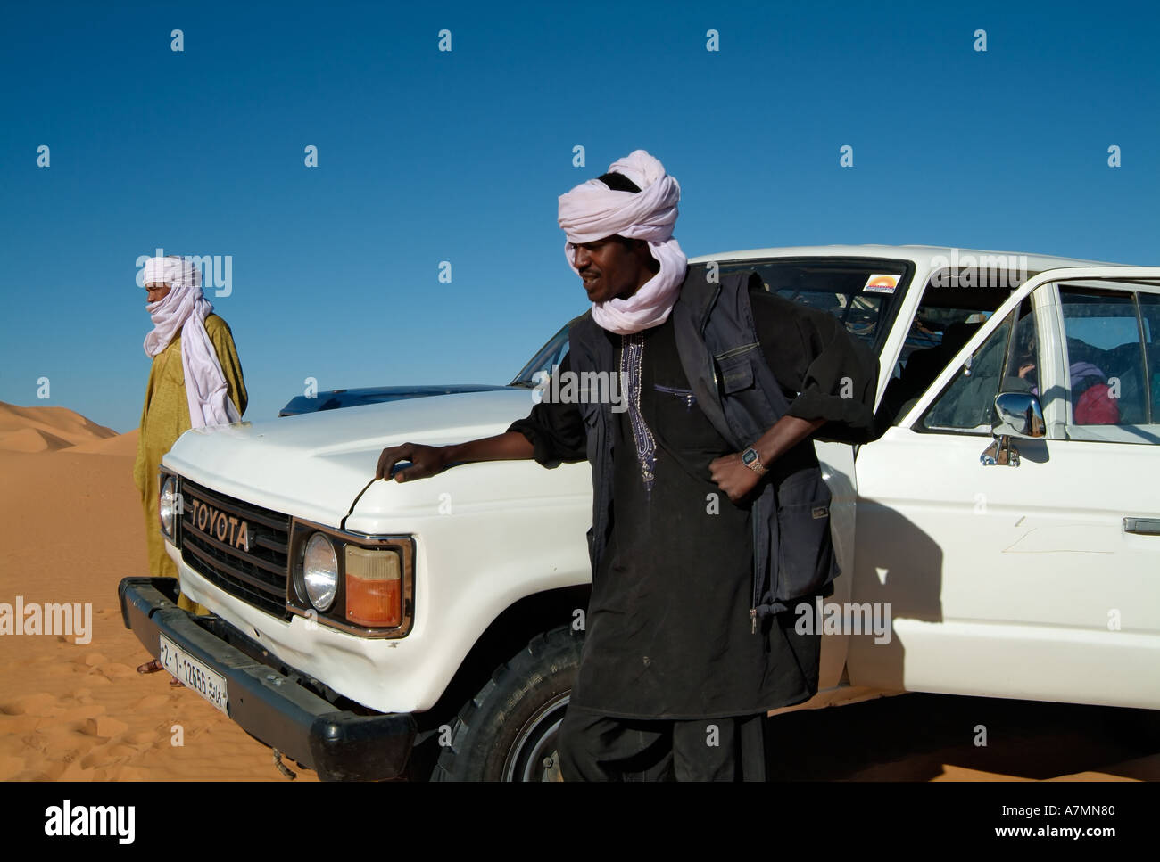 Jeep safari in the Idehan Ubari sand sea, Sahara Desert, Libya Stock ...