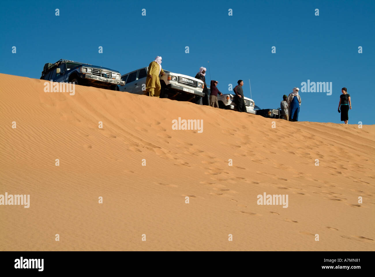 Car in libyan desert libya hi-res stock photography and images - Alamy