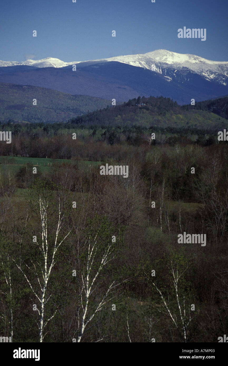 North America, US, NH, Mt. Washington covered in spring snow as seen ...
