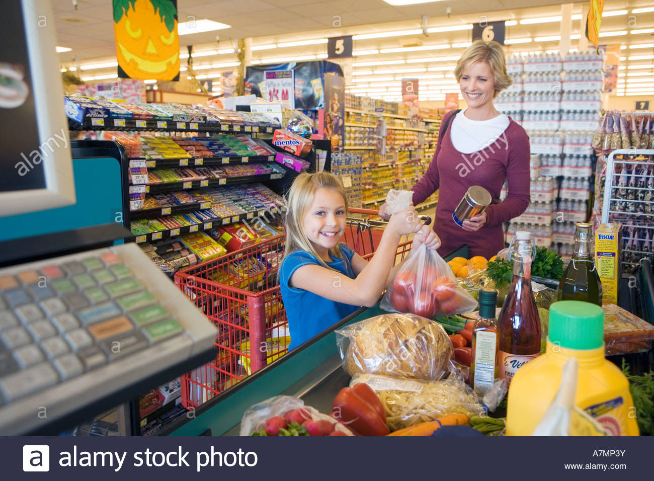 Mother At Supermarket Checkout Stock Photos & Mother At Supermarket ...