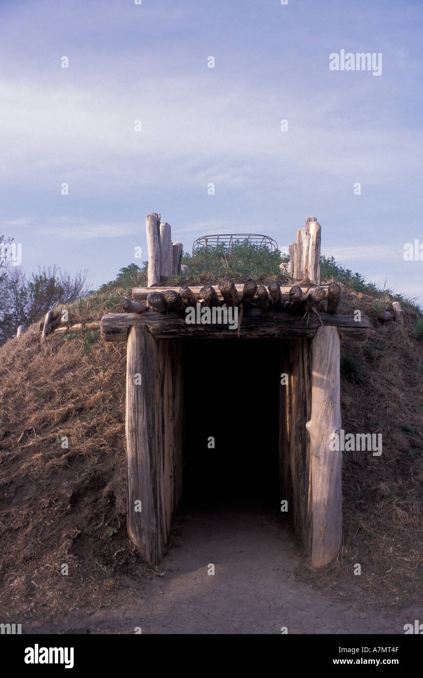 Earthlodge hi-res stock photography and images - Alamy