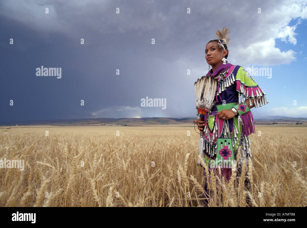 USA, Oregon, near Pendleton, Native American in regalia, Pow Wow ...