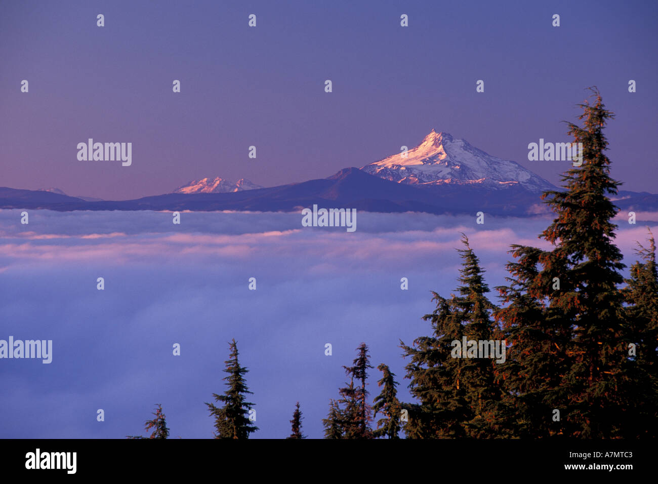 Highway fog sunrise oregon hi-res stock photography and images - Alamy