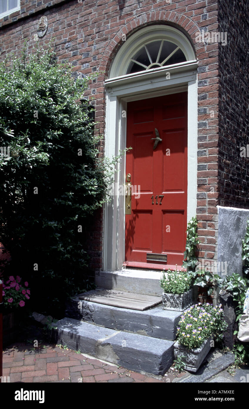 USA, Pennsylvania, Philadelphia. Door detail in historic Elfreth's ...