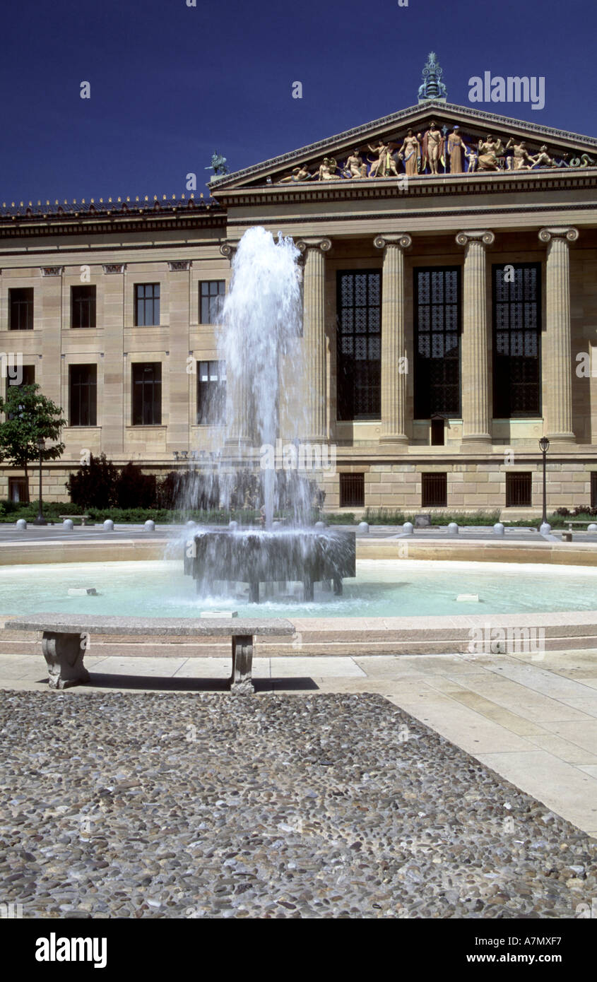 USA, Pennsylvania, Philadelphia. Fairmont Park fountain and Museum of ...