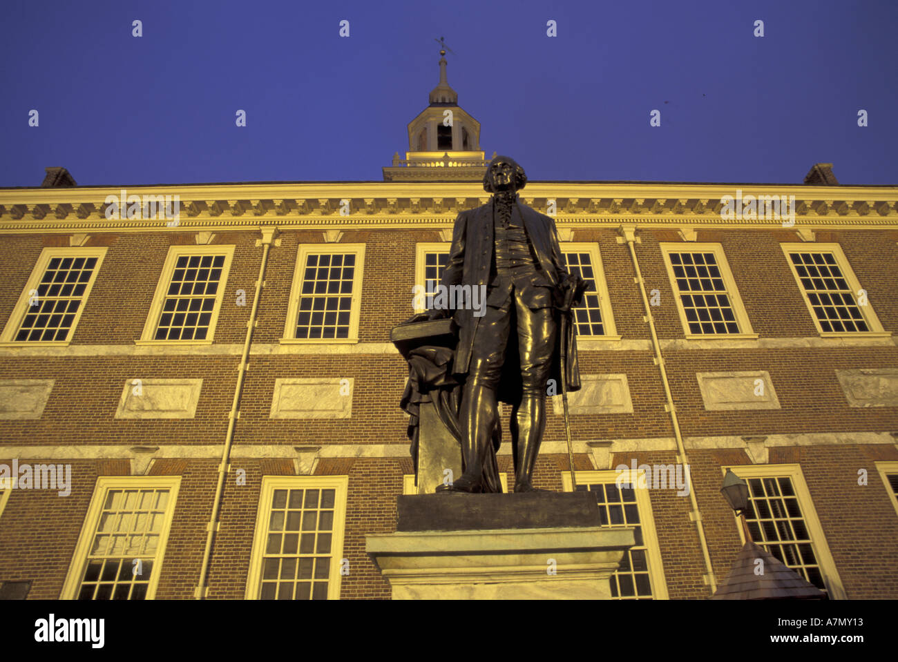 USA, Philadelphia, Pennsylvania George Washington statue at ...