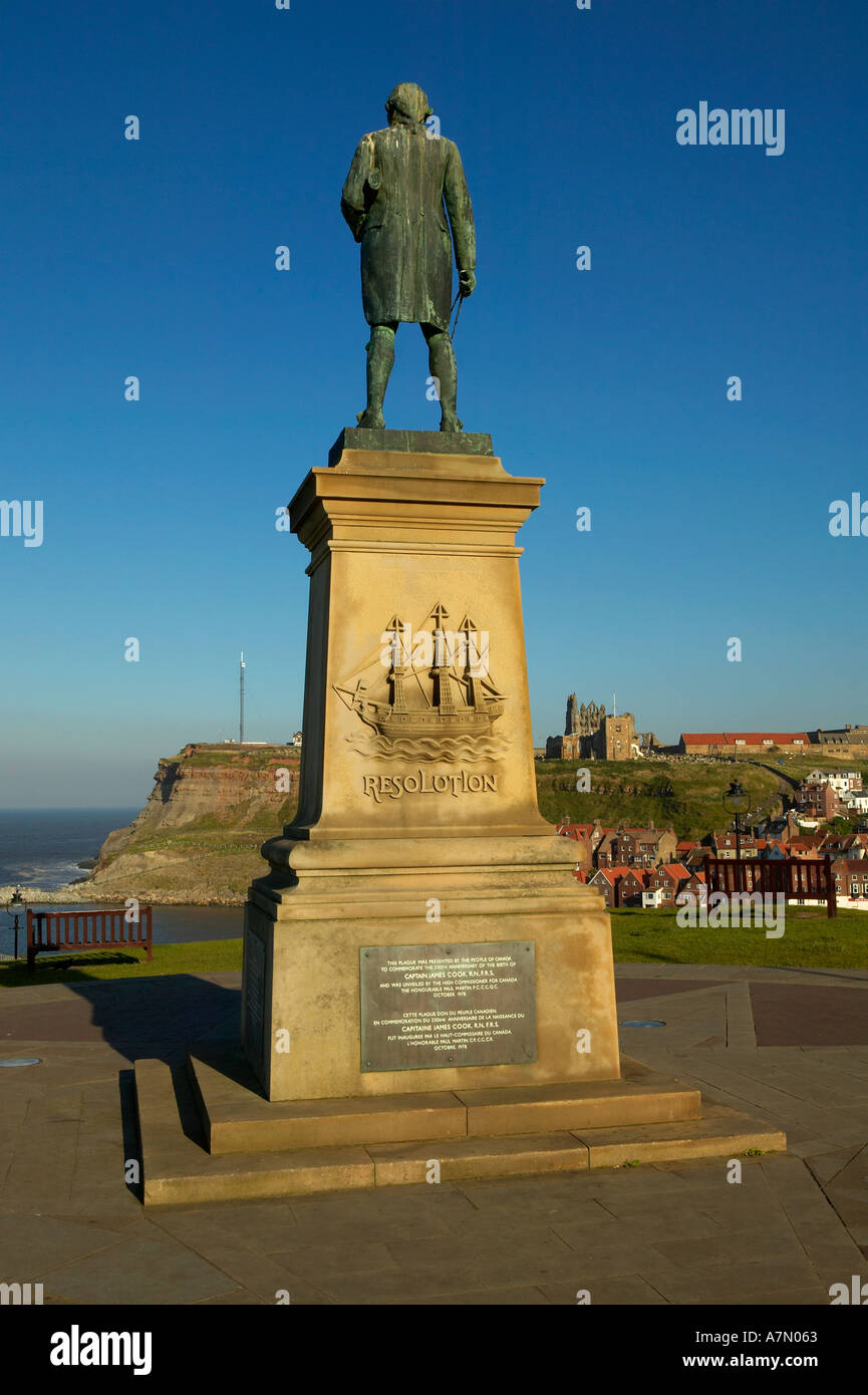 CAPTAIN COOK MEMORIAL STATUE WHITBY FISHING VILLAGE YORKSHIRE ENGLAND ...