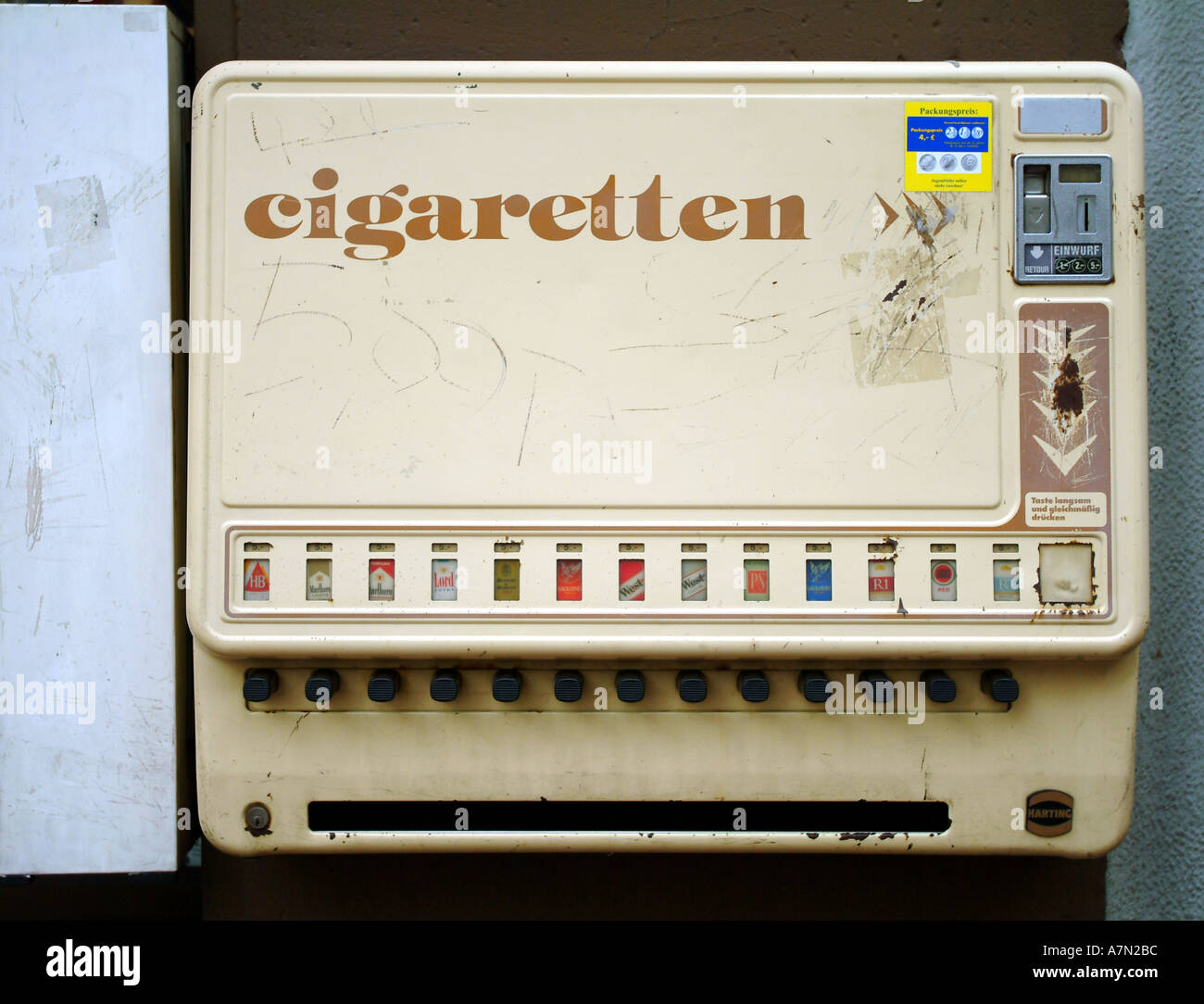 German cigarette vending machine hi-res stock photography and images ...