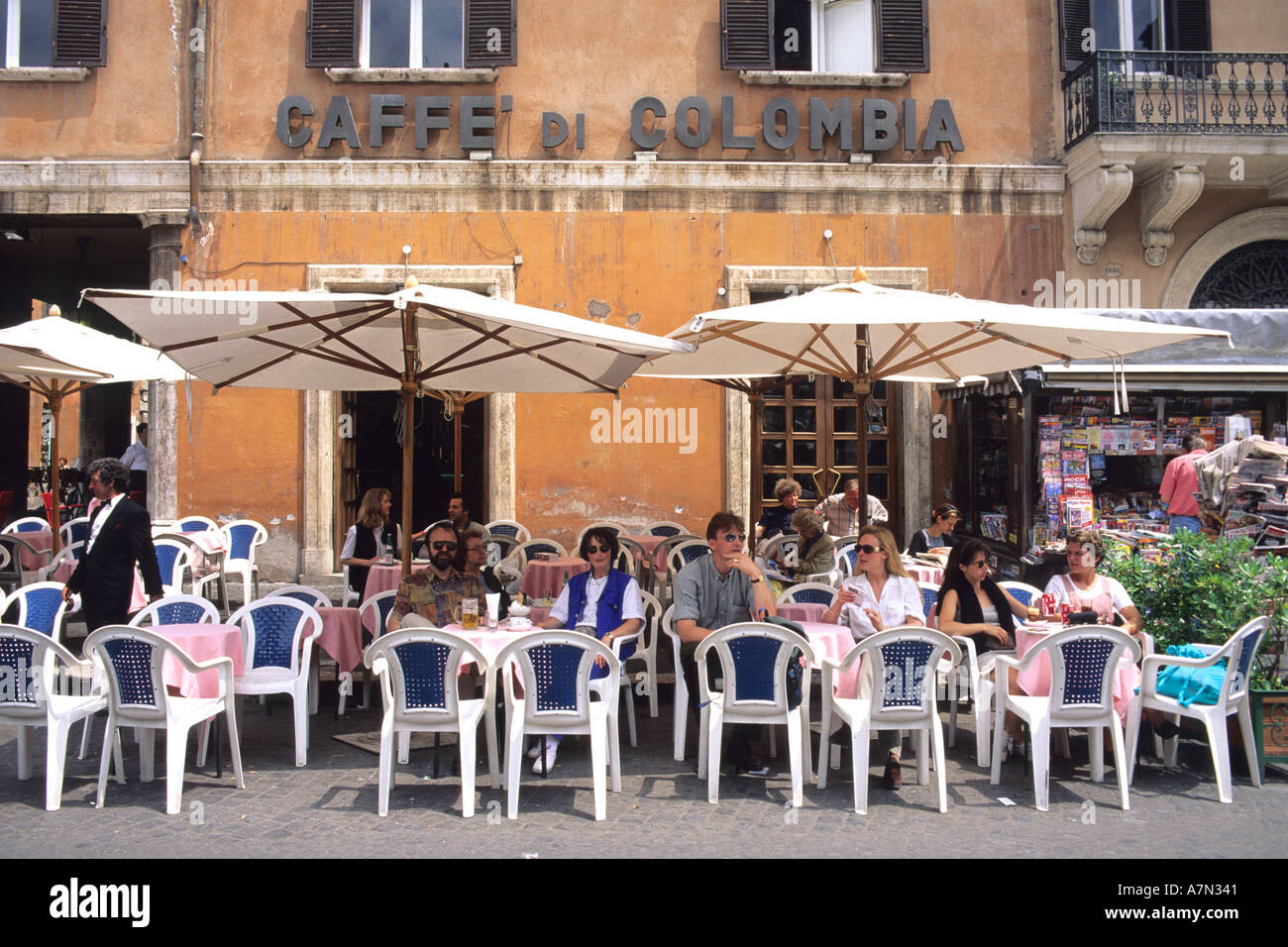 Piazza navona outdoor dining hi-res stock photography and images - Alamy