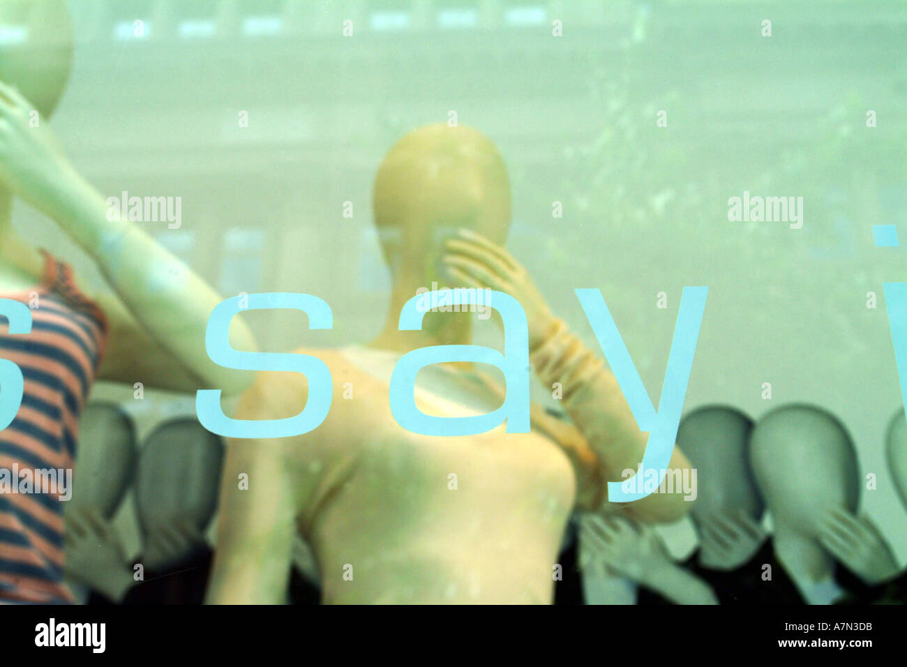 Talking dummies hi-res stock photography and images - Alamy