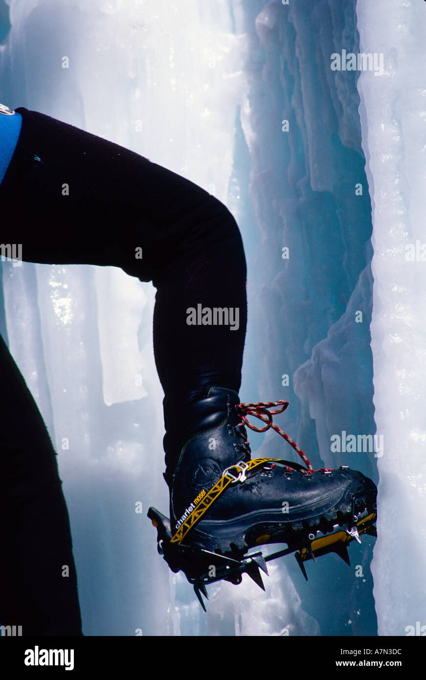 Women ice climbing hi-res stock photography and images - Alamy