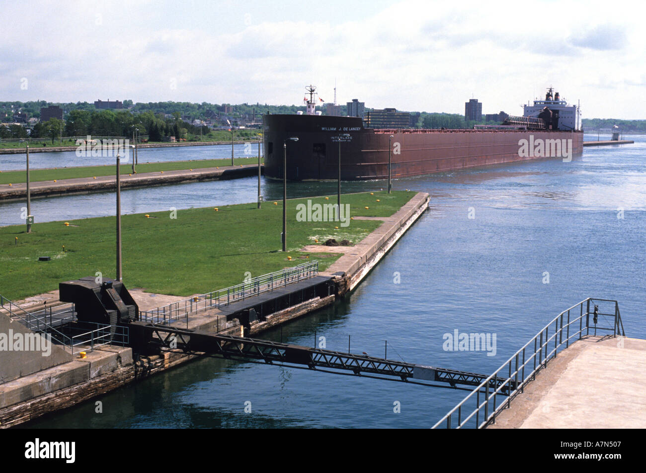 Ore ship great lakes hi-res stock photography and images - Alamy