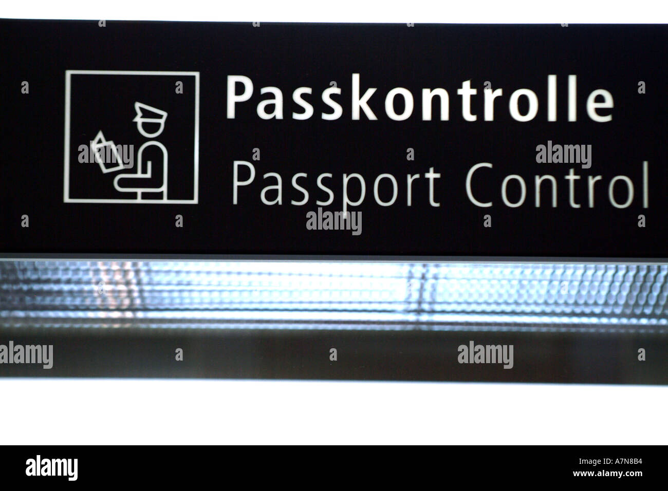 Passkontrolle hi-res stock photography and images - Alamy