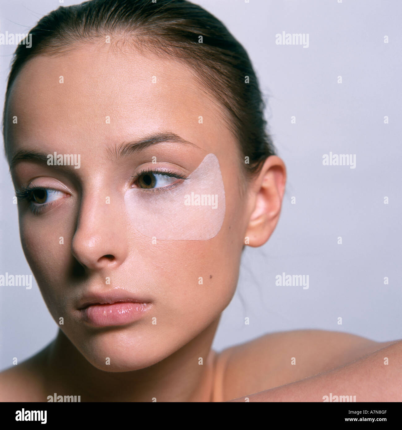 Eye compress hi-res stock photography and images - Alamy