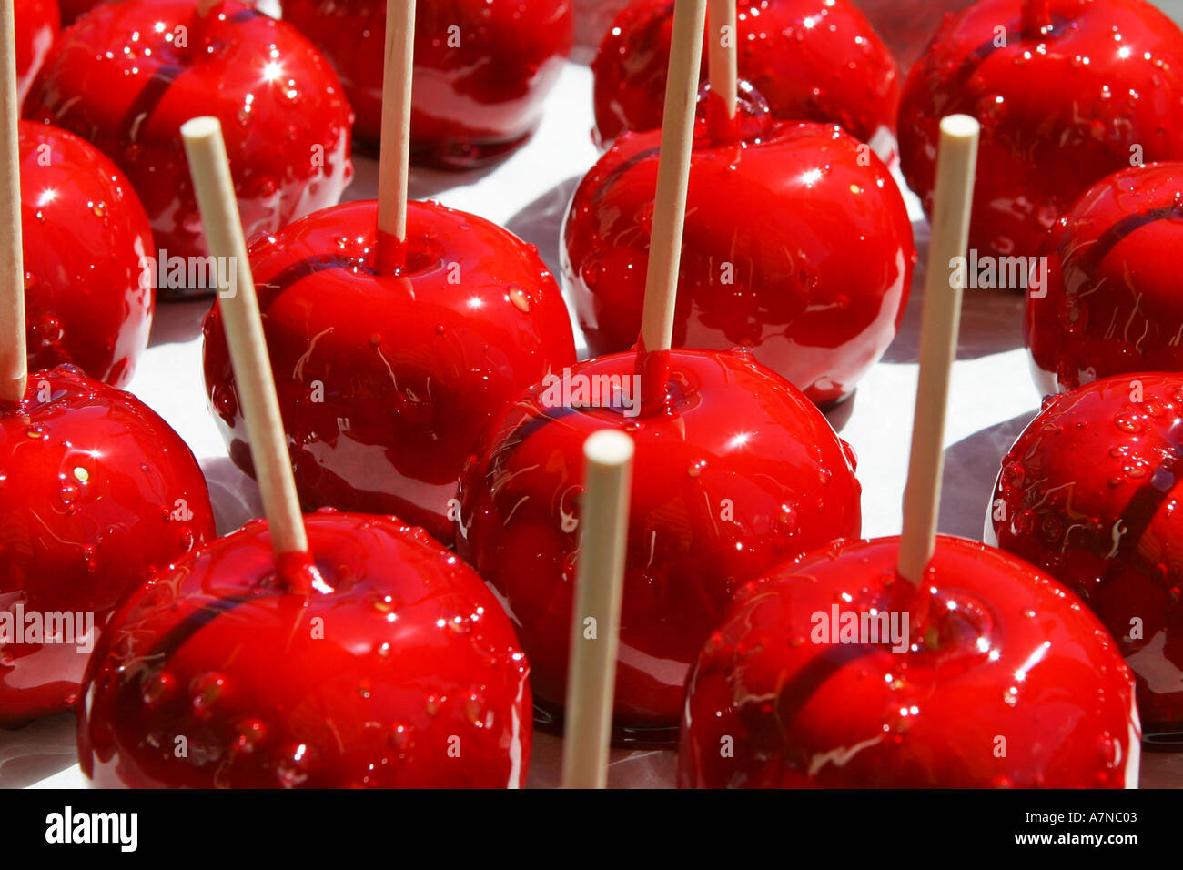Candy apples hi-res stock photography and images - Alamy