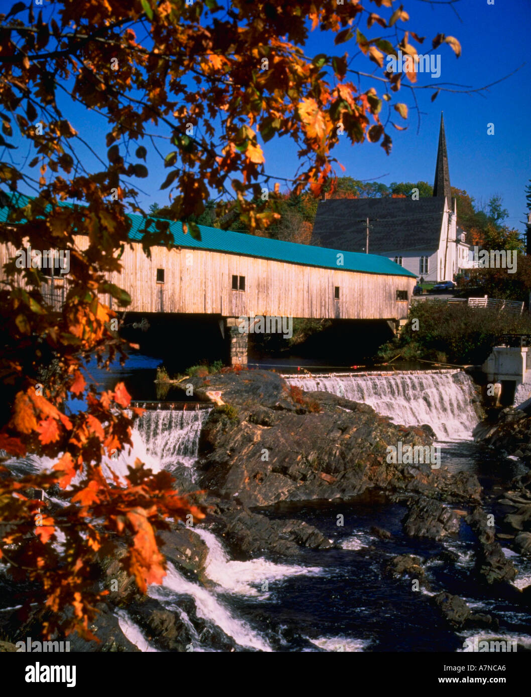 Covered bridge at Bath NH Stock Photo - Alamy