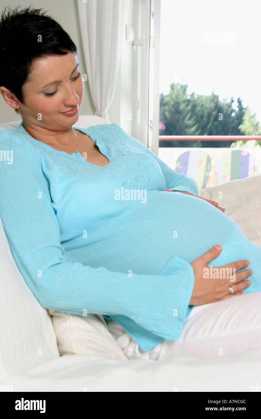 indoor flat room sittingroom woman young 25 30 brunette shirt blue ...