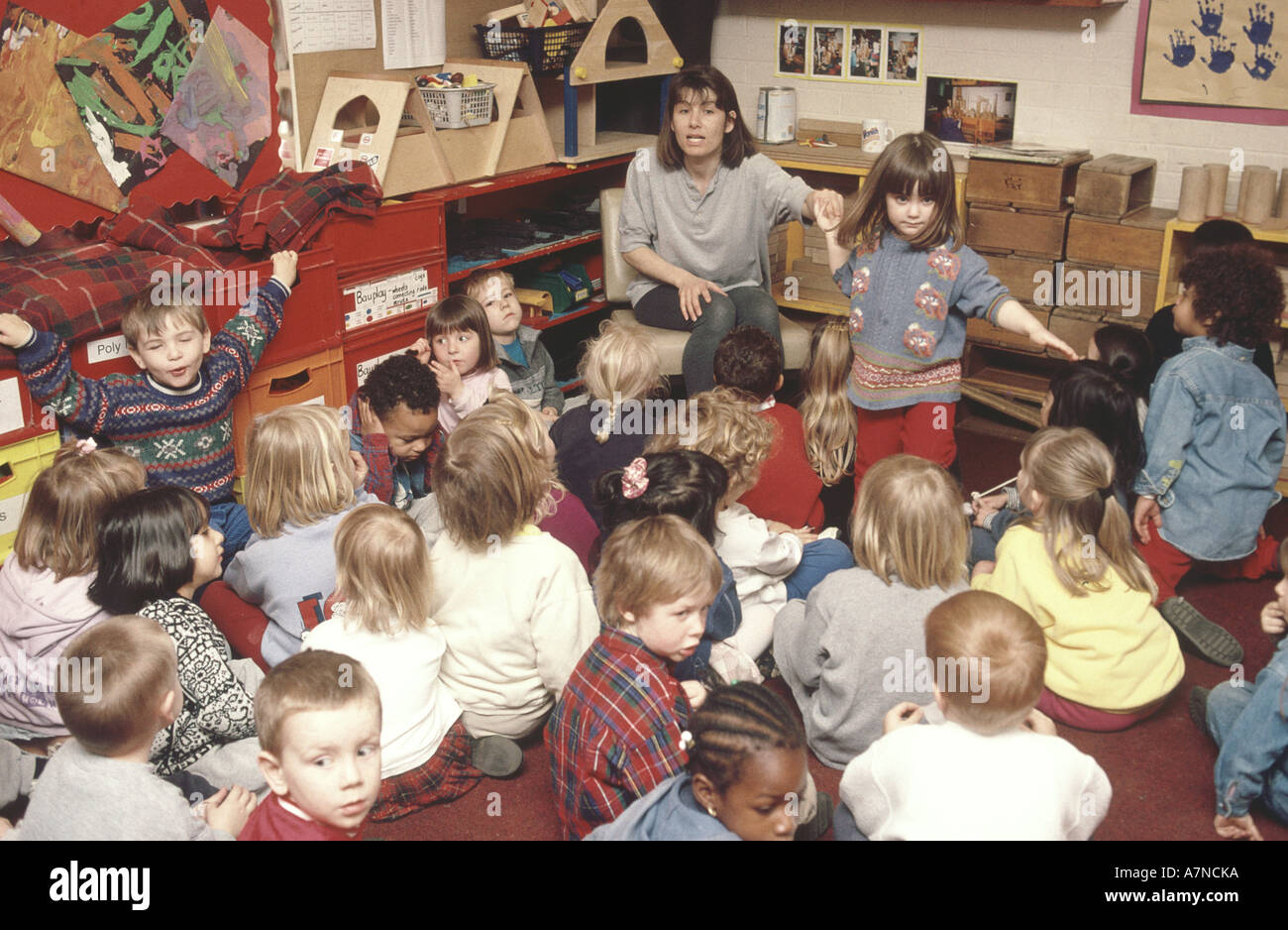 School classroom infants hi-res stock photography and images - Alamy