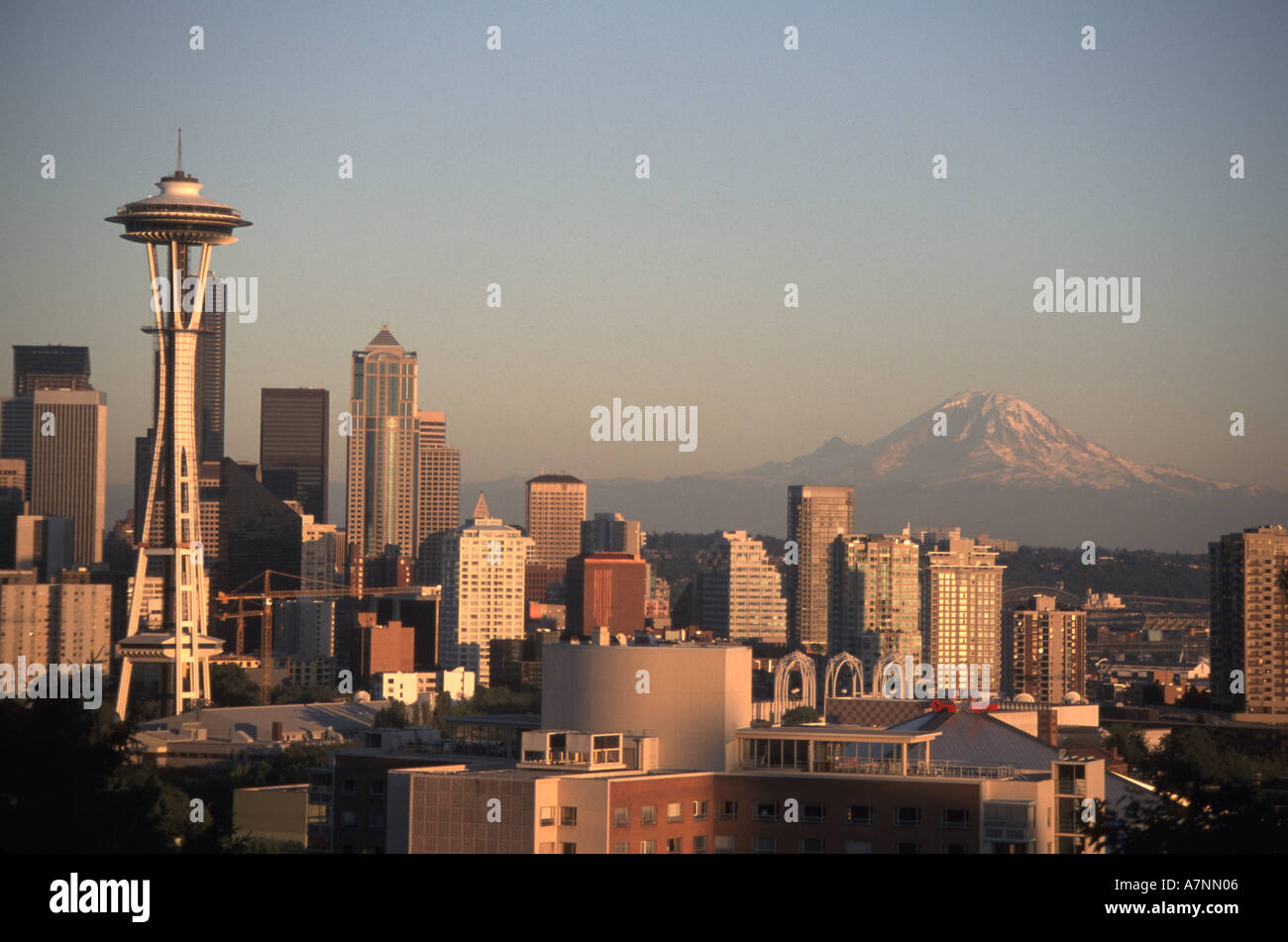 Downtown seattle mt rainier in hi-res stock photography and images - Alamy
