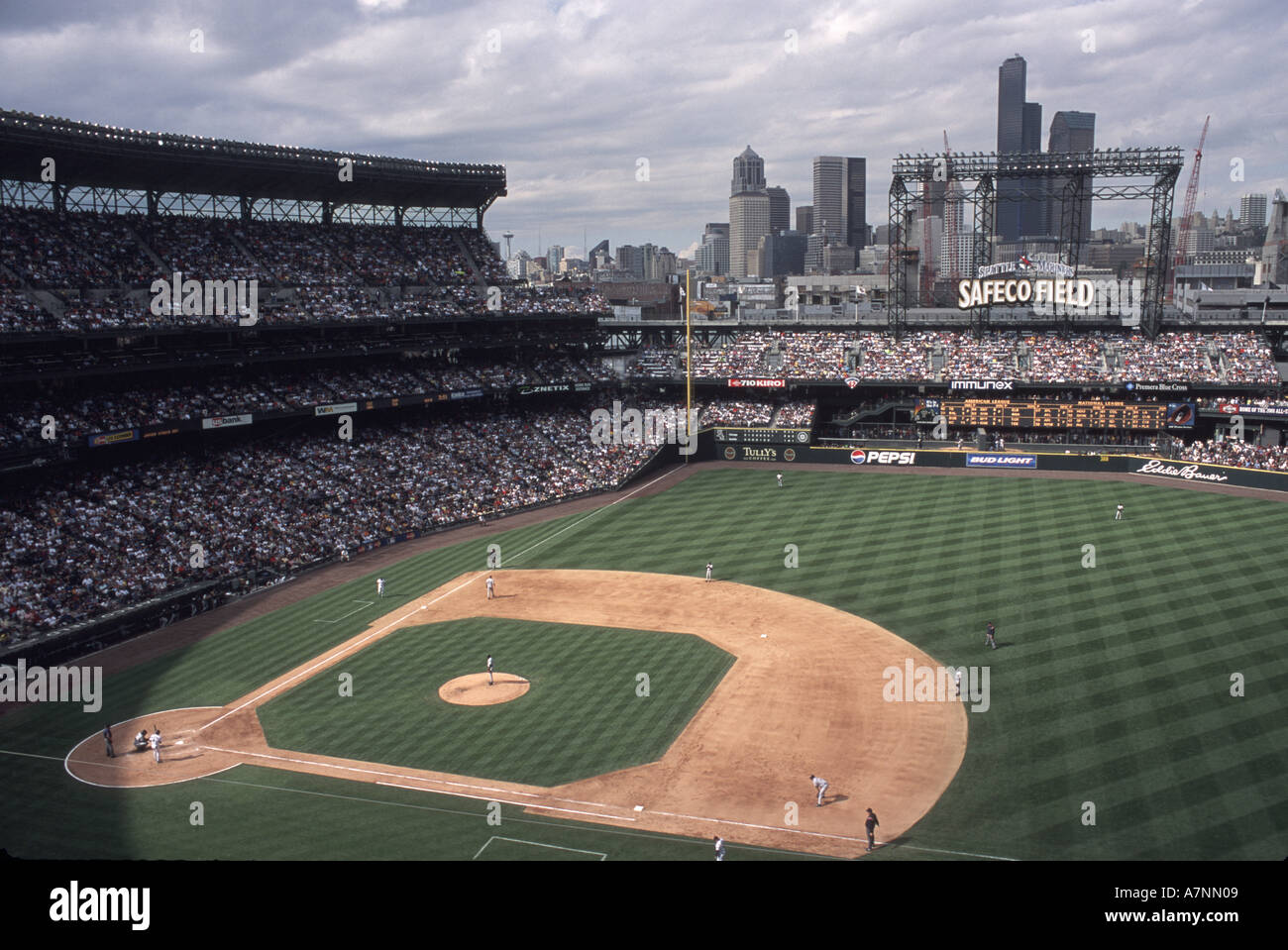 Baseball game field seattle skyline hi-res stock photography and images ...