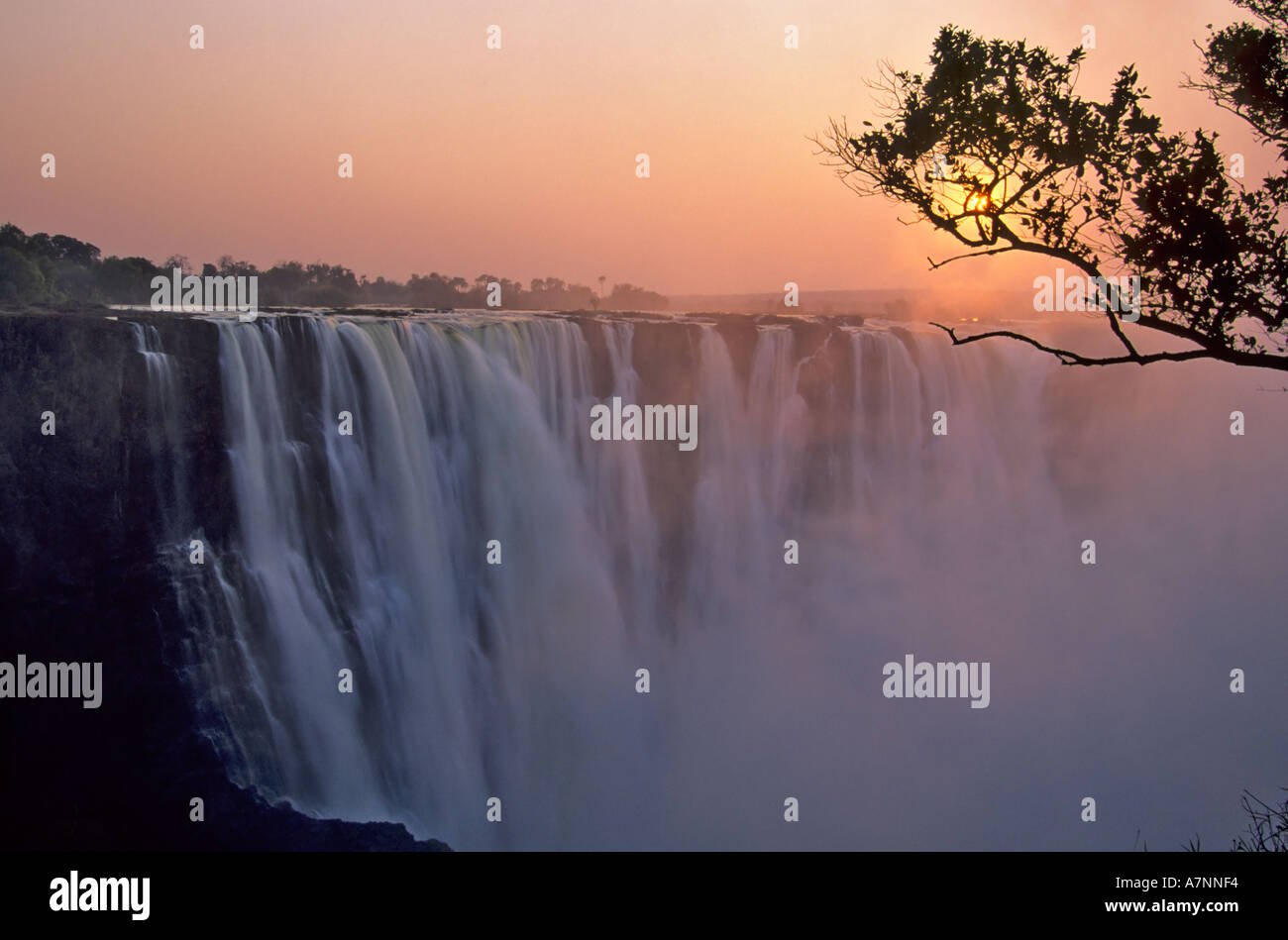 The zambezi river flowing over victoria falls hi-res stock photography ...