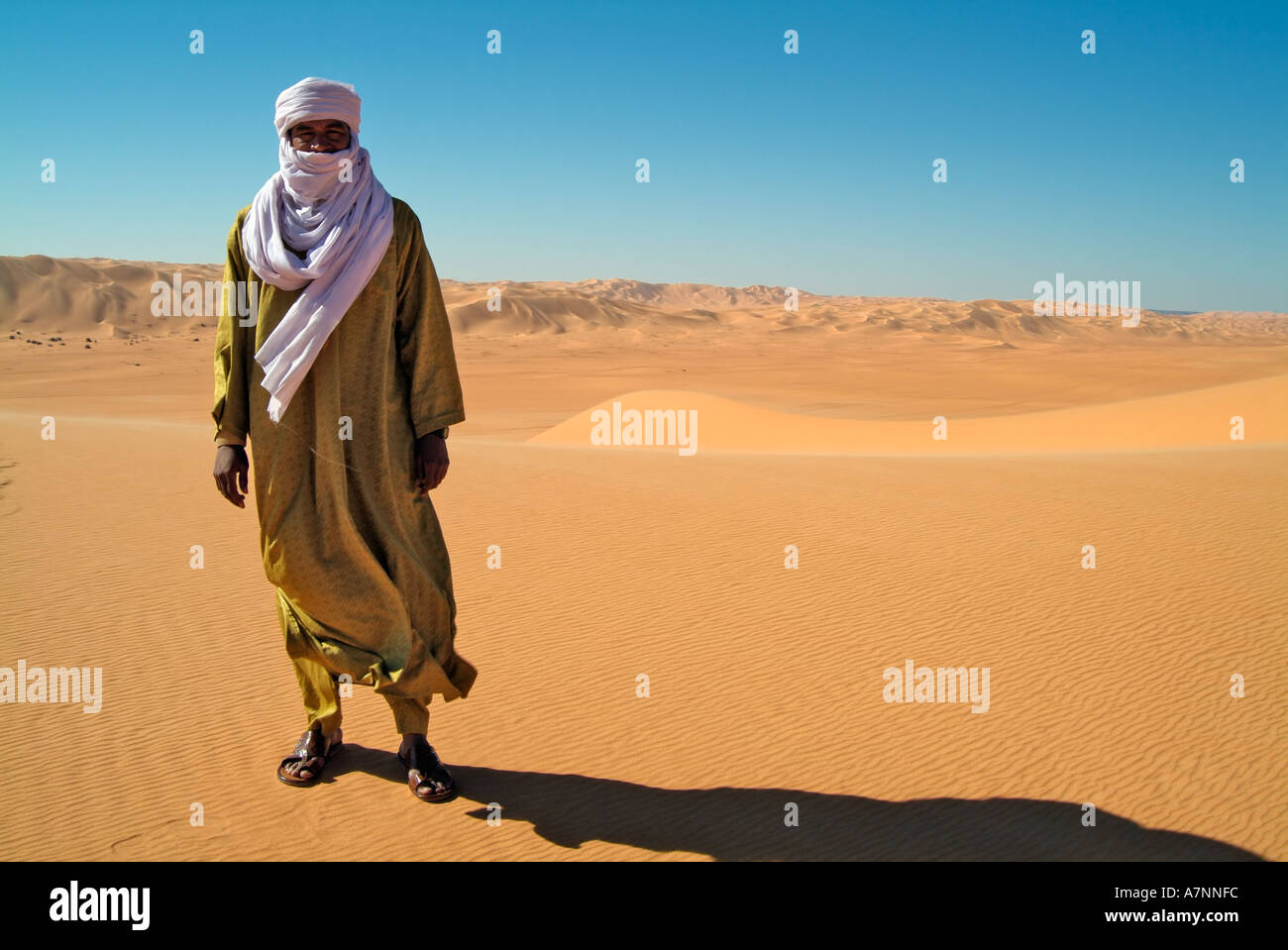 Libyan traditional clothes hi-res stock photography and images - Alamy