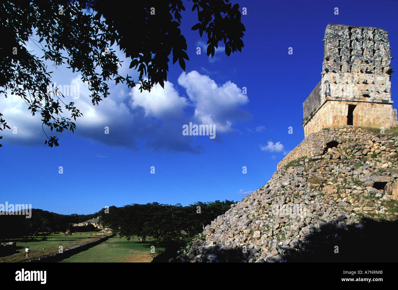 El mirador pyramid hi-res stock photography and images - Alamy