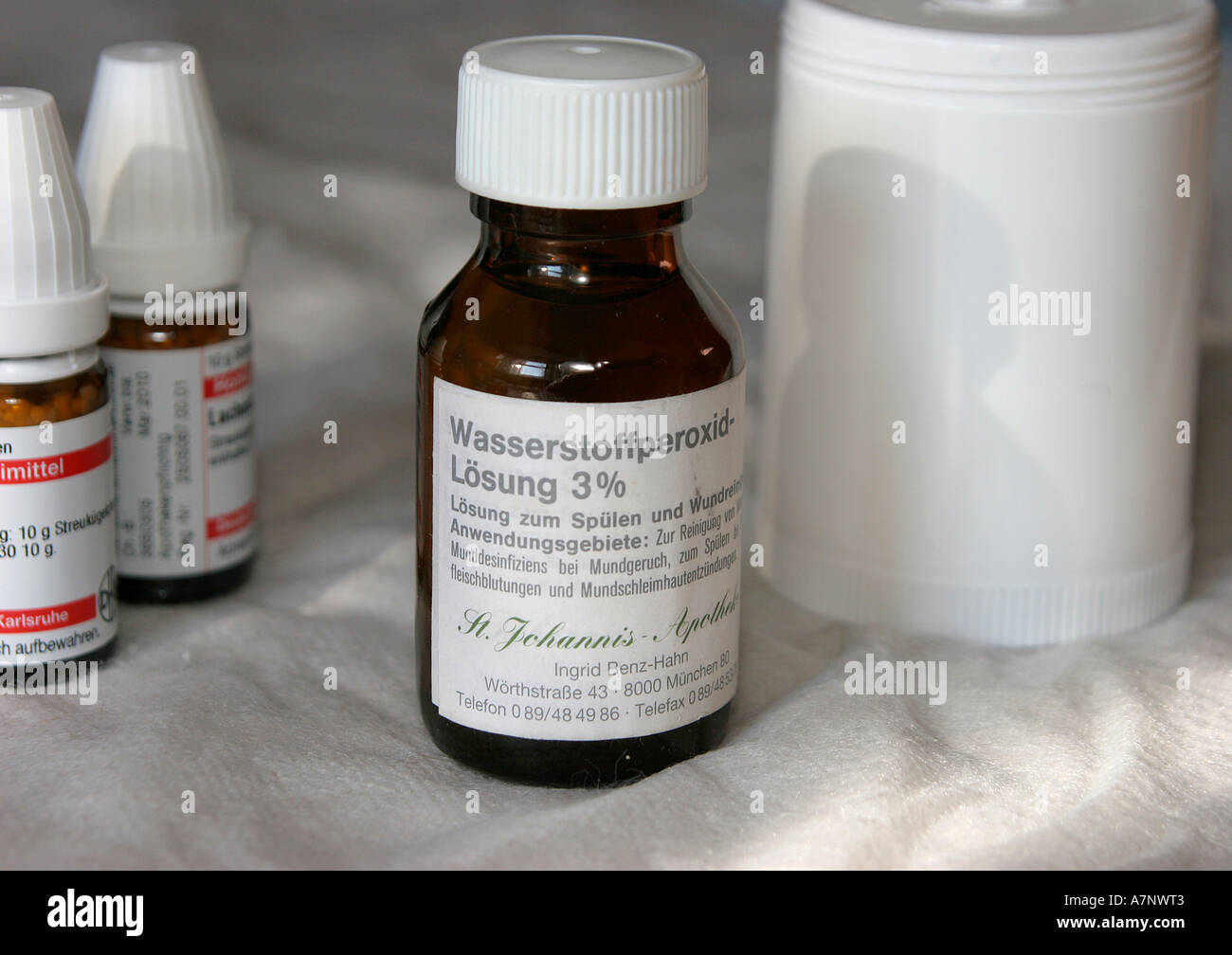 Hydrogen peroxide hi-res stock photography and images - Alamy
